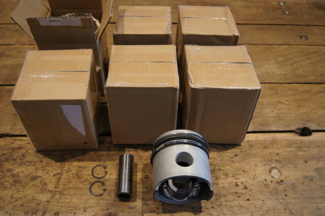pistons ( set ) 230SL early, 2. generation repro