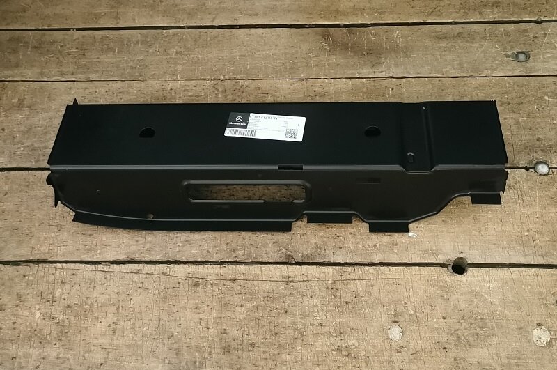 Querträger unter Fahrersitz links R/C107