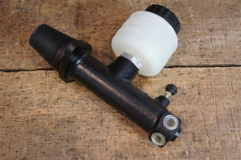 brake master cylinder W110 without brake booster OE